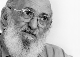 Paulo Freire: 'enseñar no es transmitir conocimiento' - Bloghemia